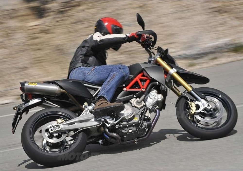 Prova Aprilia Dorsoduro Factory - Prove - Moto.it