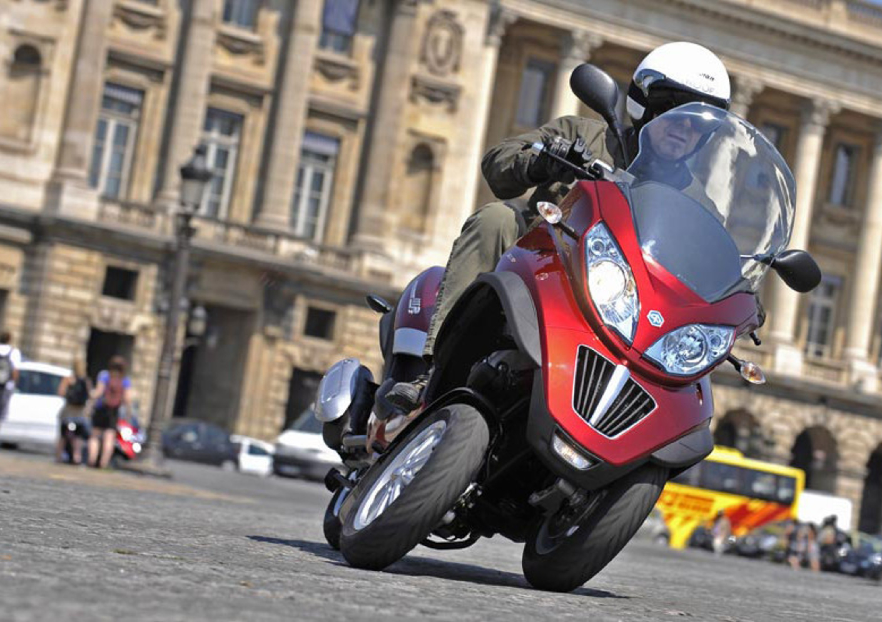Prova Piaggio MP3 300 i.e. e Hybrid - Prove - Moto.it