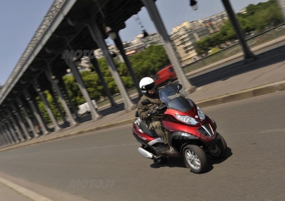 Prova Piaggio MP3 300 i.e. e Hybrid - Prove - Moto.it