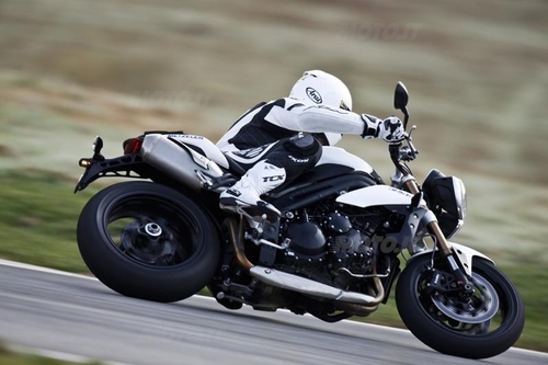 Prova Triumph Speed Triple 1050 2011 - Prove - Moto.it