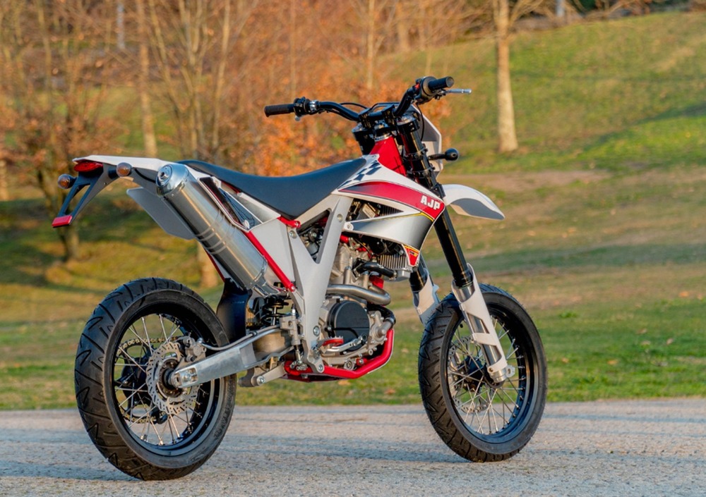 AJP PR5 250 Supermoto (2019 - 20), prezzo e scheda tecnica - Moto.it