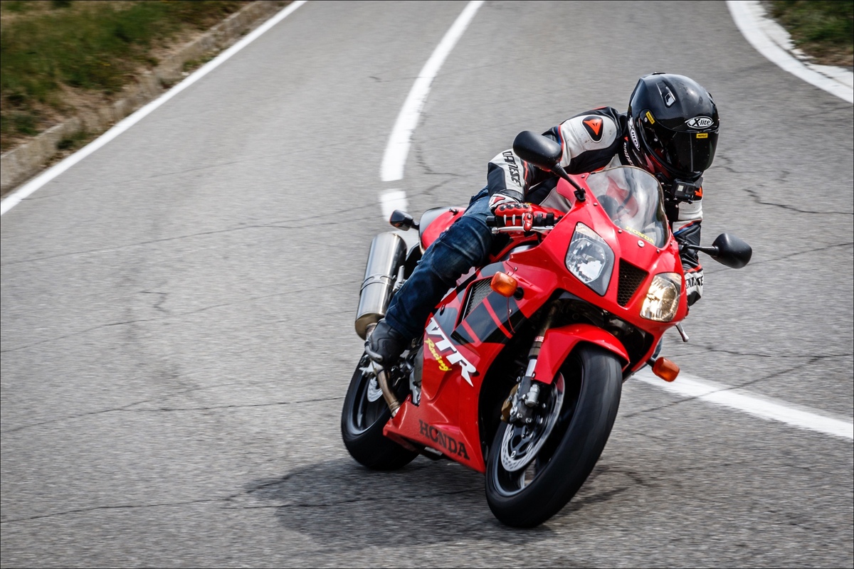 Prova Honda VTR 1000 SP1. TEST YoungTimer: nata per battere la Ducati ...