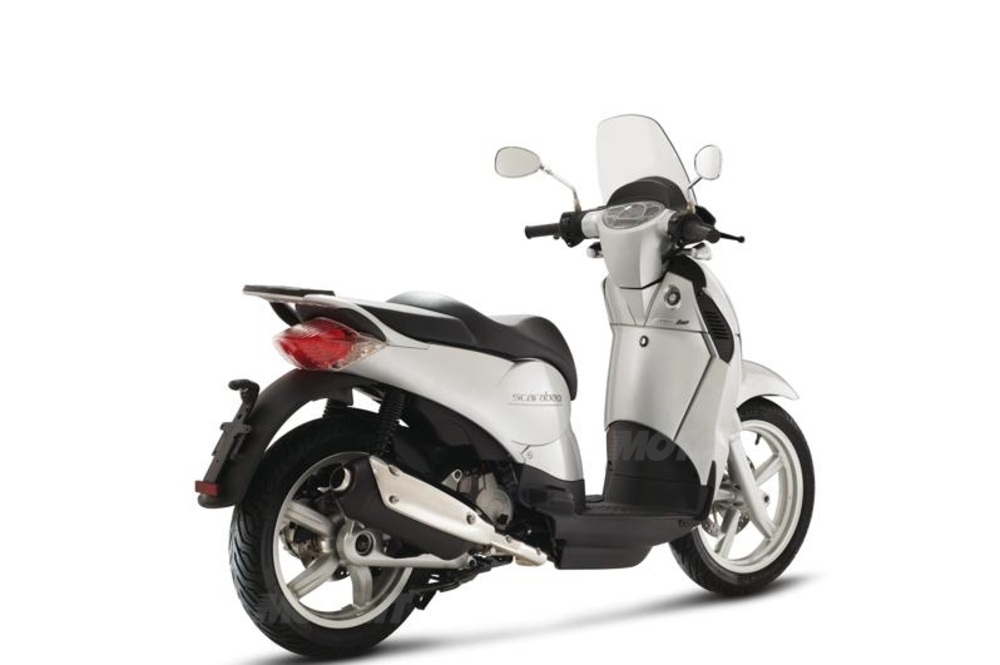 Nuovi Scarabeo 125 e 200, i prezzi e le prime immagini - News - Moto.it