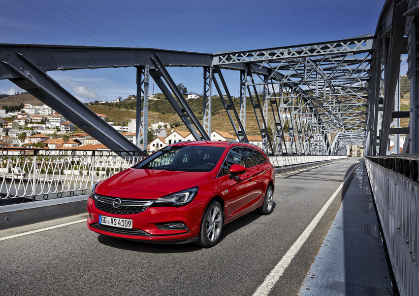 Opel Astra Station Wagon - Catalogo e listino prezzi Opel Astra Station ...