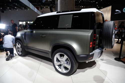Nuovo Land Rover Defender: il ritorno della leggenda al Salone di ...