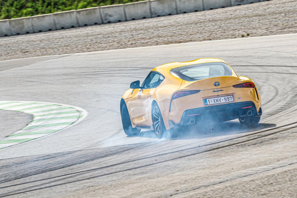 Toyota GR Supra SZ-R: la 2.0L è arrivata. Prezzo 55.900 euro [Video ...