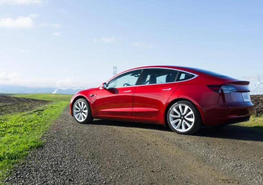 Tesla Model 3 - Catalogo e listino prezzi Tesla Model 3 - Automoto.it