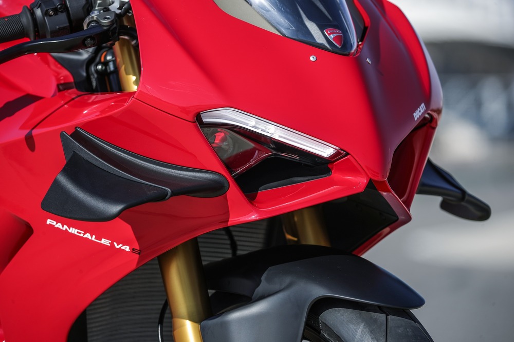 Panigale V4: tutti gli accessori Ducati Performance per l'uso in pista ...