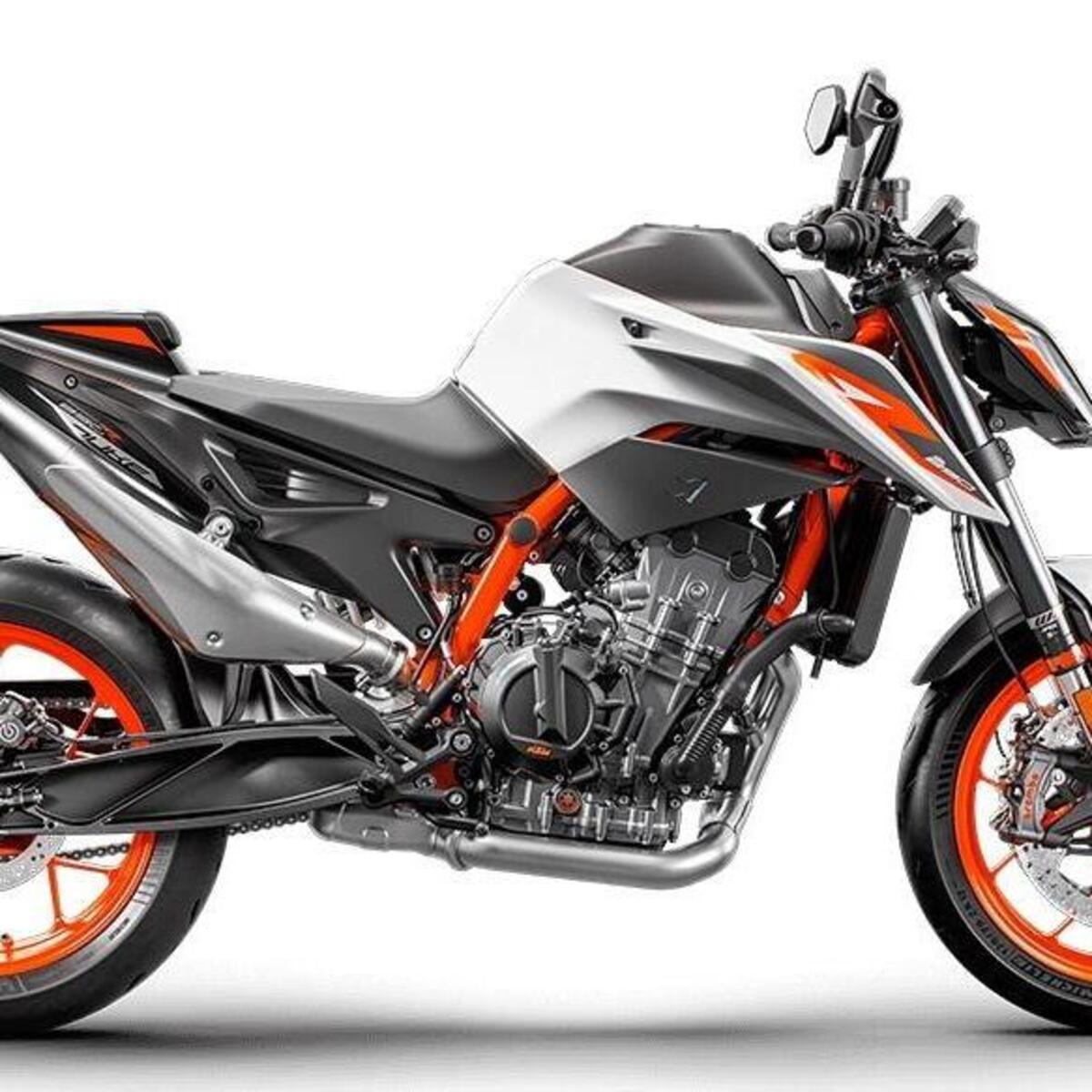 Prova Sullo Stelvio con la KTM 890 Duke R: meglio le gomme da strada o ...