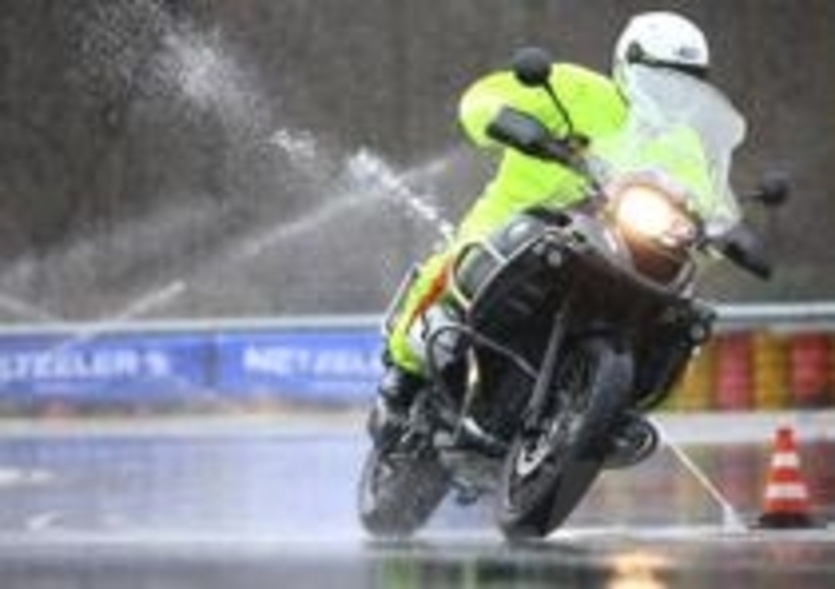 Test Metzeler Tourance Next. Il nuovo pneumatico maxi enduro vince ...
