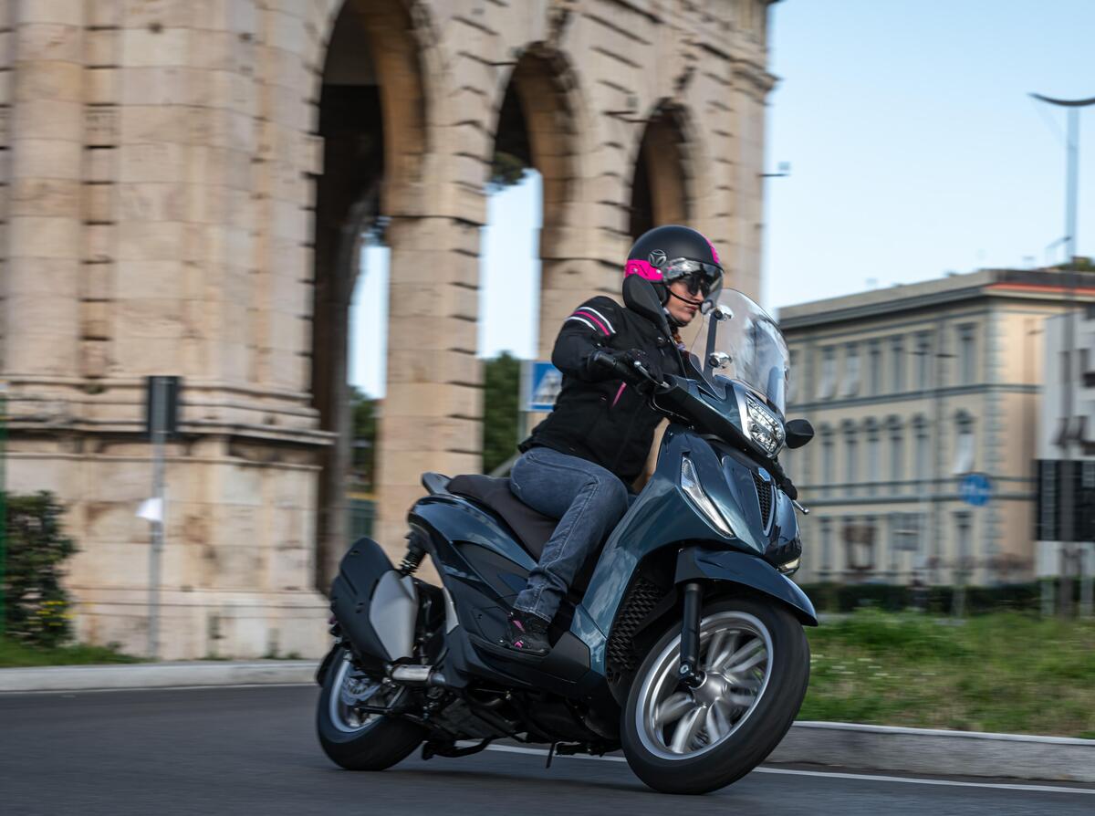 Prova Piaggio Beverly 300 hpe e 400 hpe TEST - Prove - Moto.it