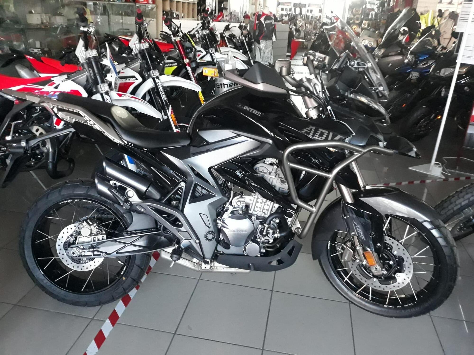 Zontes ZT 310-T (2021), prezzo e scheda tecnica - Moto.it