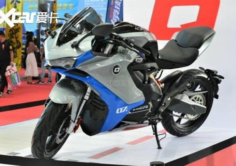 QJ7000D: l'elettrica Qianjiang debutta al salone di Pechino - Moto.it