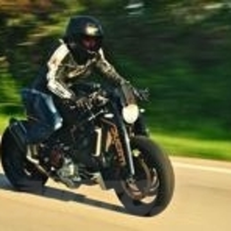 Red Max Ducati Monster 900 Ducafé - News - Moto.it