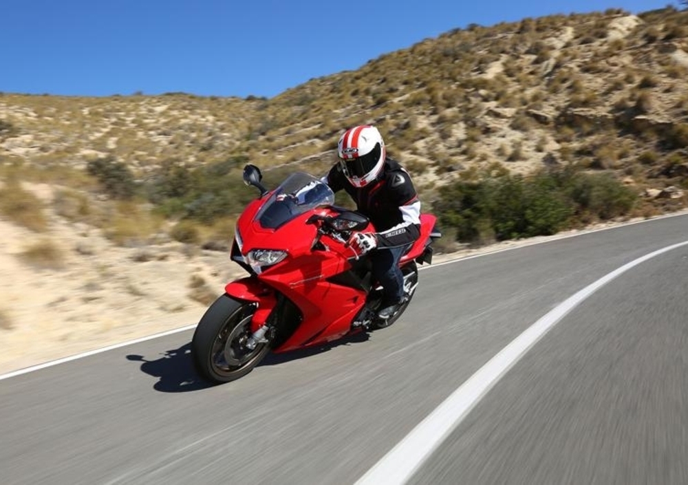 Prova Honda VFR 800F 2014 - Prove - Moto.it