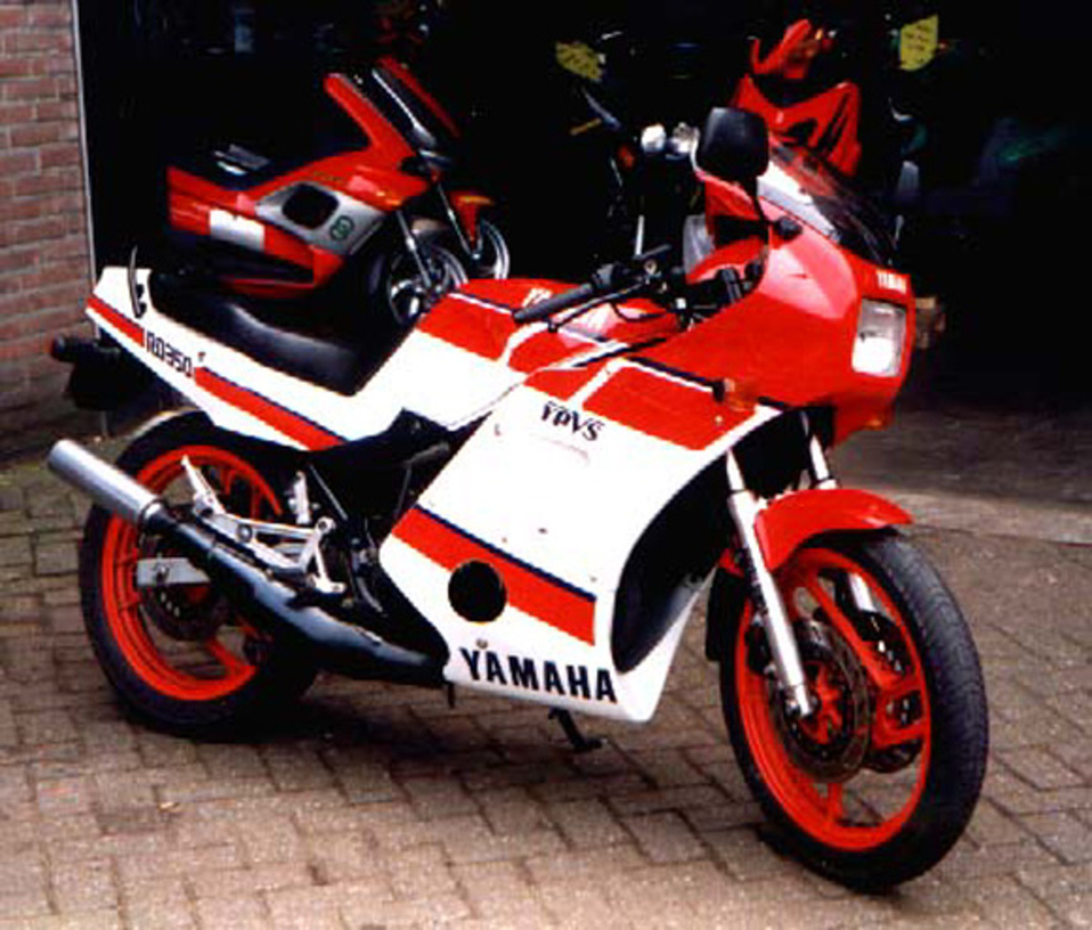Yamaha RD 350 LCF (1988 - 93), prezzo e scheda tecnica - Moto.it