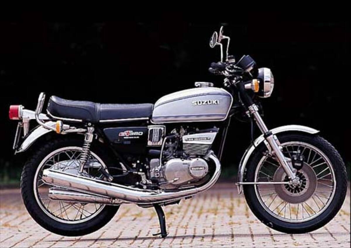 Suzuki GT 380, prezzo e scheda tecnica - Moto.it