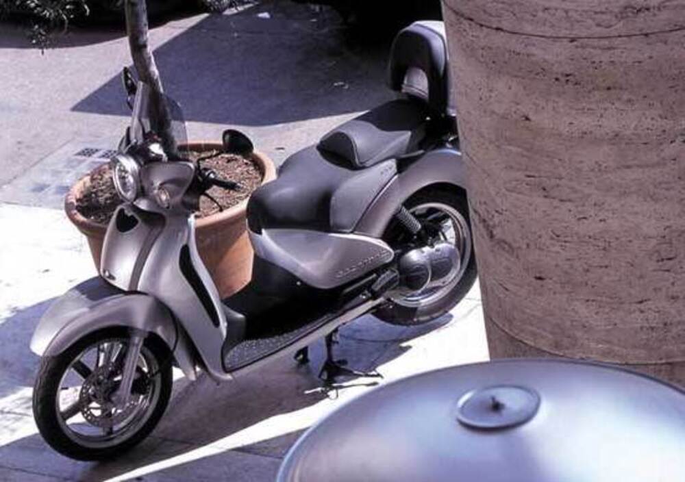 Aprilia Scarabeo 200 GT (2002 - 04), prezzo e scheda tecnica - Moto.it