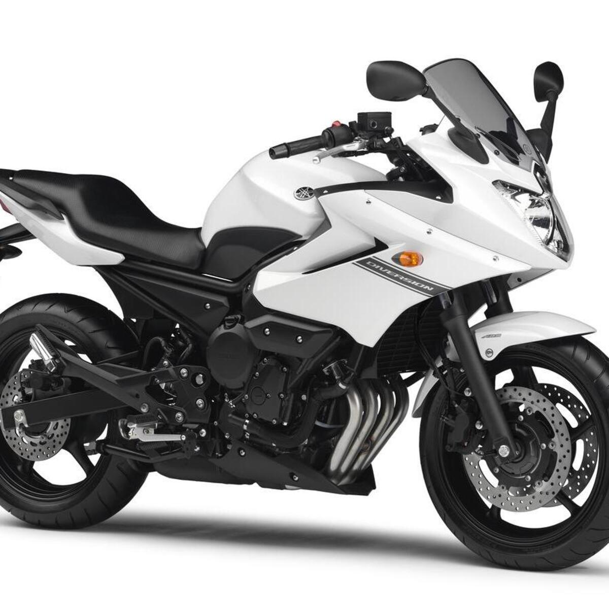 La Yamaha XJ6 in rosa al Giro d'Italia - News - Moto.it