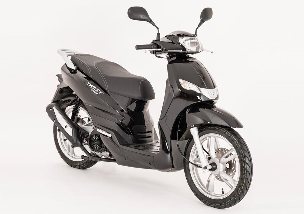 Peugeot Tweet 150 Evo (2014 - 15), prezzo e scheda tecnica - Moto.it Peugeot Tweet 150 Evo (2014 - 15), prezzo e scheda tecnica - Moto.it