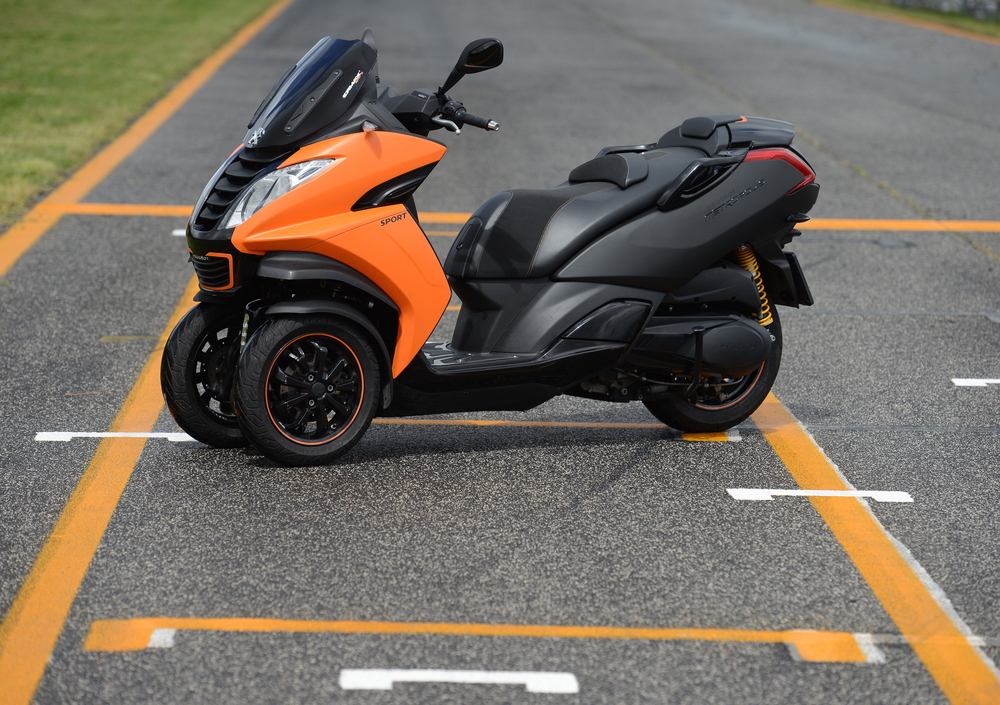 Peugeot Metropolis 400 Sport (2015 - 16), prezzo e scheda tecnica - Moto.it