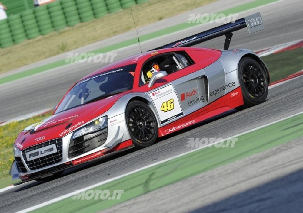 Valentino Rossi prova l'Audi R8 LMS - News - Automoto.it