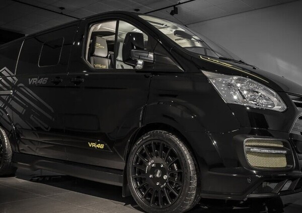 Ford "omaggia" Valentino Rossi: ecco Transit e Ranger VR|46 Edition ...